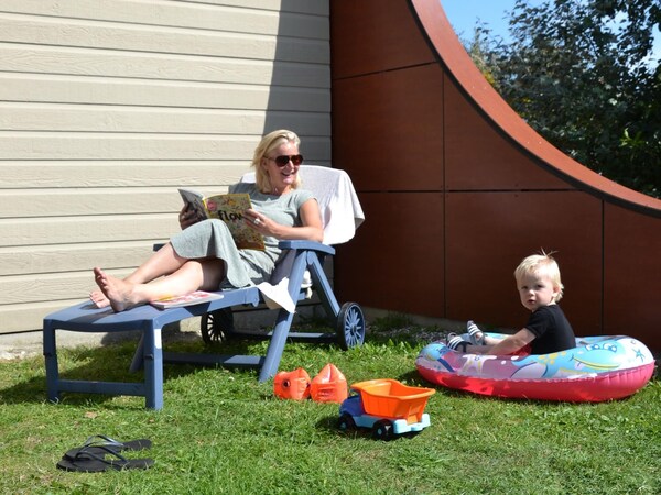 Bungalow In Netherlands With Ship-like Design - Hook of Holland