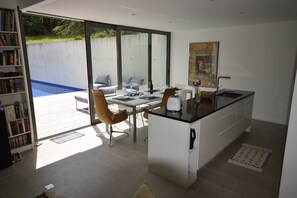Casa | Cozinha privada | Micro-ondas, cafeteira/chaleira