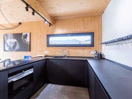 Chalé | Cozinha privada | Uma cadeira de bebé 