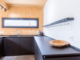 Chalé | Cozinha privada | Uma cadeira de bebé 