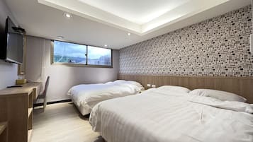 Quarto Quádruplo Clássico, 2 camas de casal | Roupa de alta qualidade, edredões de penas
