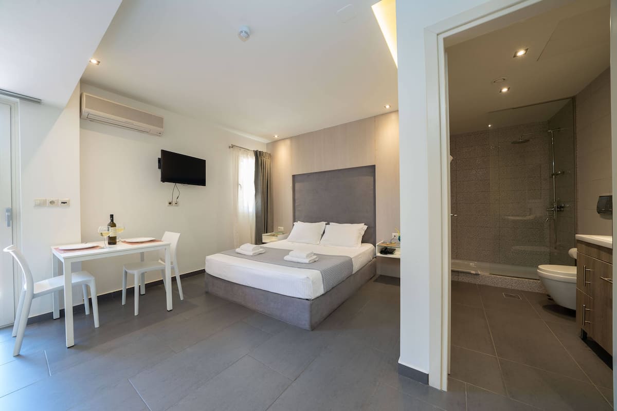 Estúdio, vista para o jardim | 1 quarto, cofres nos quartos, Wi-Fi de cortesia, roupa de cama