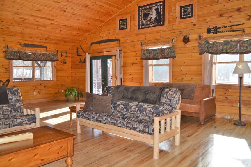 Fall Foliage Riverfront Cabin W/hot Tub, King Bed, Ev & Firepit & Mountain Views - West Virginia