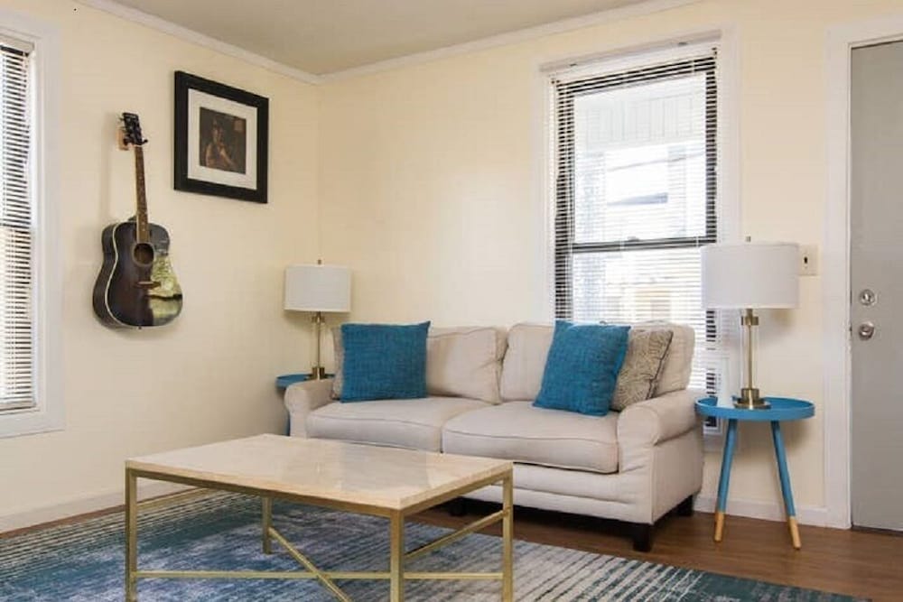 Sanitized Hip East Nashville Apartment - Nashville, TN