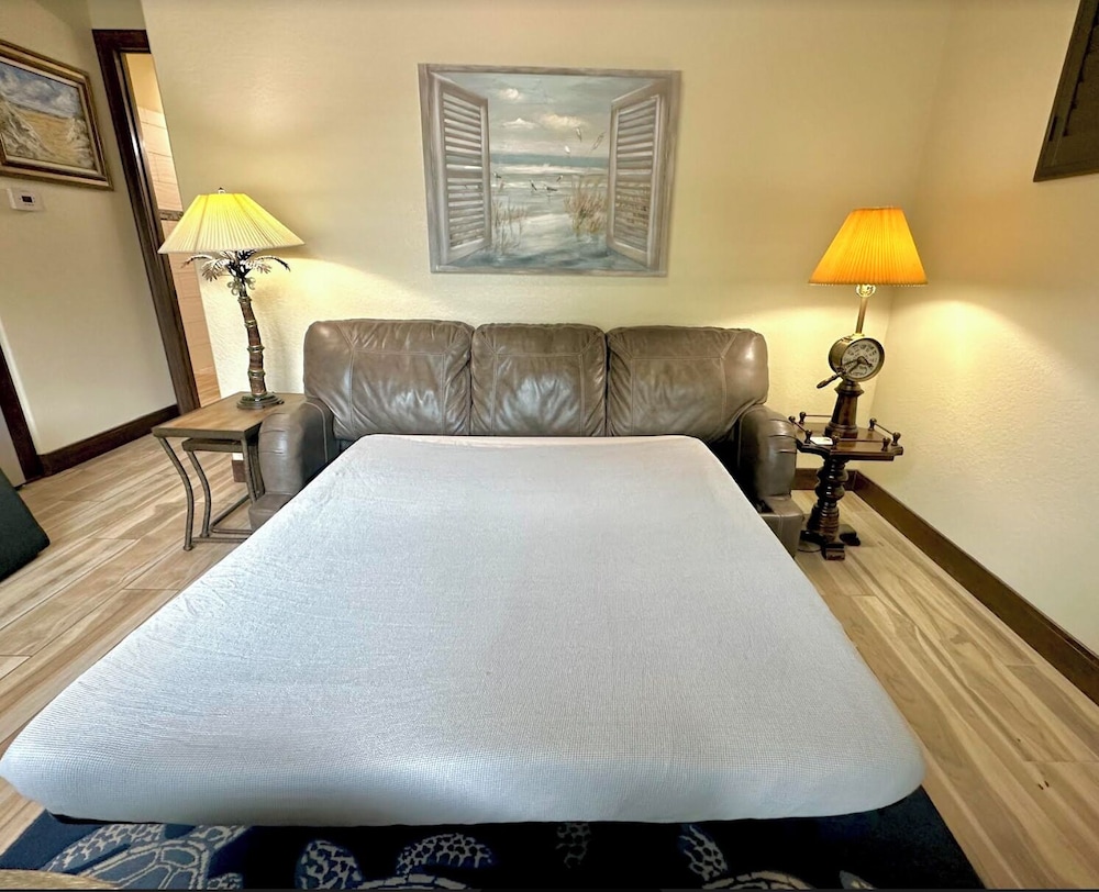 Coastal Themed Casita On The River - New Braunfels, TX