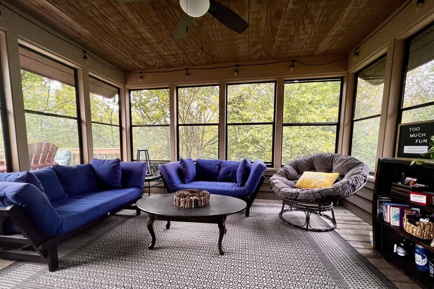 4 Bedroom, 3.5 Bath Hot Tub Home Located Near Eagle Ridge Resort - Illinois