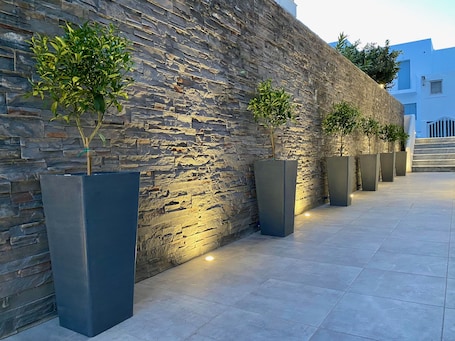 Fachada do alojamento. White Rock Milos Suites