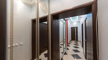 One bedroom. 20 V.Vasylkivska. St. Near Arena City - 2048 | Roupa de alta qualidade, ferro/tábua de engomar, Wi-fi grátis