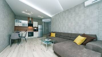 Two bedrooms. Lux. 44 Shota Rustaveli str. Centre - 3214 | Roupas de cama premium, edredons de pluma, ferros/tábuas de passar roupa