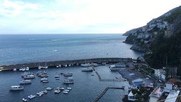 Apartamento, sacada, vista para o mar (accessible by 250 steps) | Vista para a água