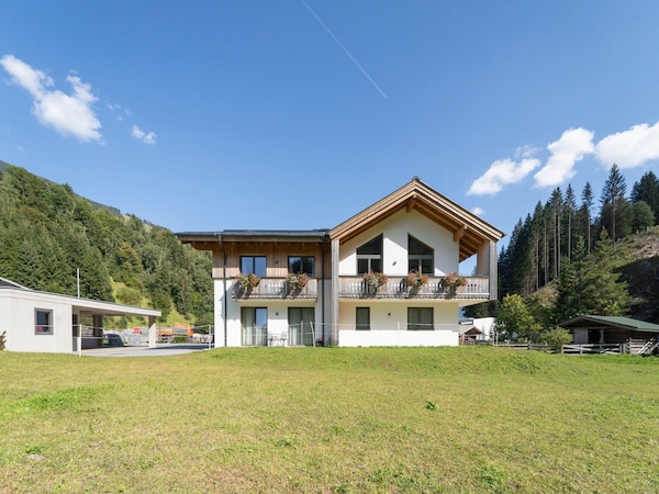 Chalet In Saalbach Near Ski Lift - Leogang