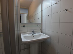Apartamento | Banheiro | Chuveiro, toalhas de banho