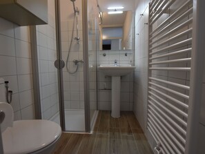 Apartamento | Banheiro | Chuveiro, toalhas de banho