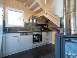 Chalé | Cozinha privada | Uma cadeira de bebé 