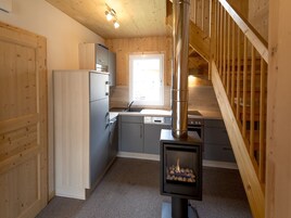 Chalé | Cozinha privada | Uma cadeira de bebé 