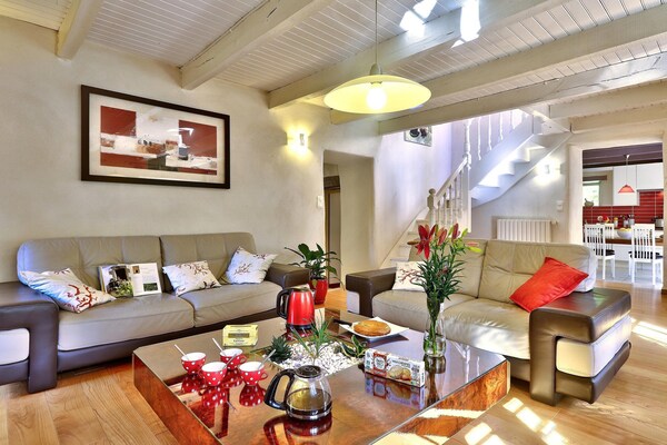 17th Century Breton Cottage With Modern Interior On The Edge Of A Forest - Huelgoat