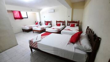 Quarto família (6 Single Beds) | Wi-Fi de cortesia, roupa de cama