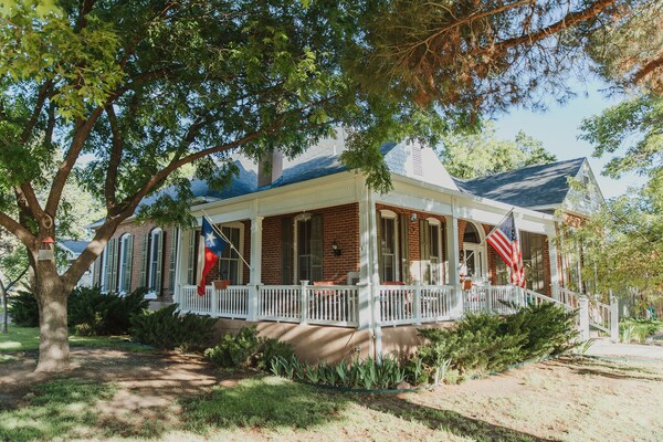 Alpine Bed And Breakfast - Alpine, TX