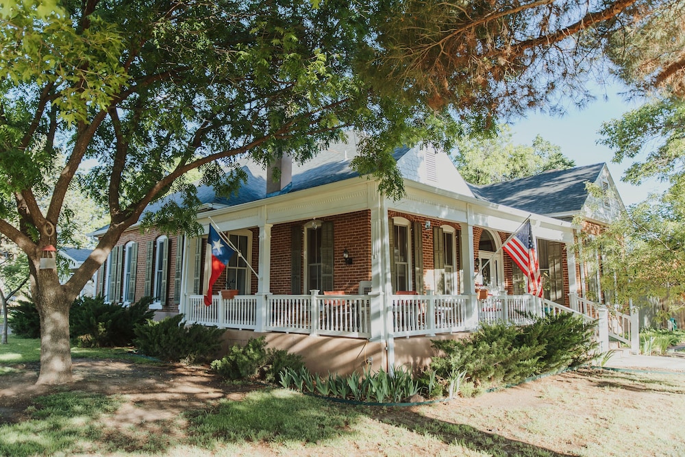 Alpine Bed And Breakfast - Alpine, TX
