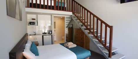 Quarto família (Sleep 4, Not Pets Friendly) | Individualmente mobiliados, quartos à prova de som