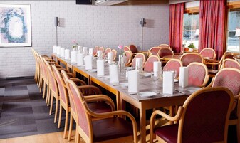 Café da manhã com buffet grátis todos os dias