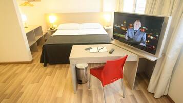 Quarto Quádruplo | Cofre no quarto, cortinas/cortinados opacos, quartos insonorizados