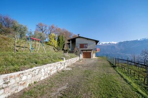 Apartamento Familiar, vários quartos, junto à montanha (Balcone Panoramico sul Garda) | Área para crianças