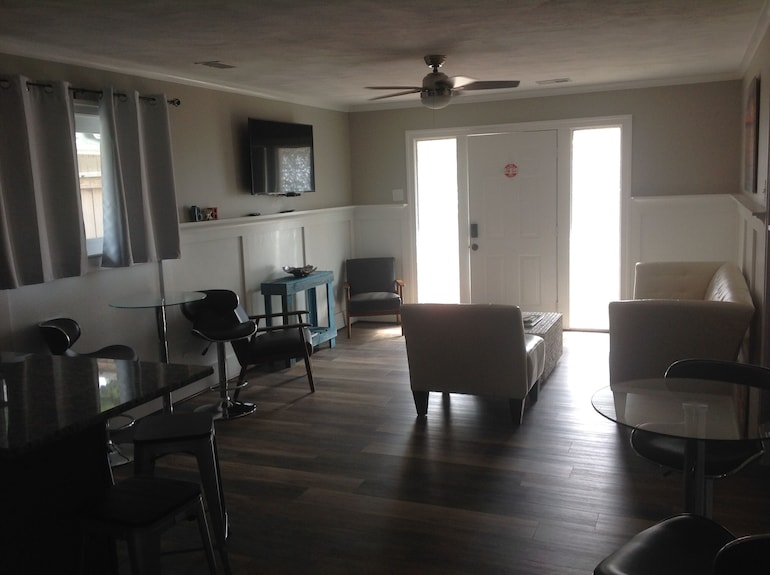 Salida Del Sol, North End Va Beach A 3 Minute Walk To The Beach - Virginia Beach, VA