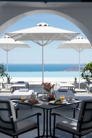 Café da manhã com pratos da culinária local grátis todos os dias