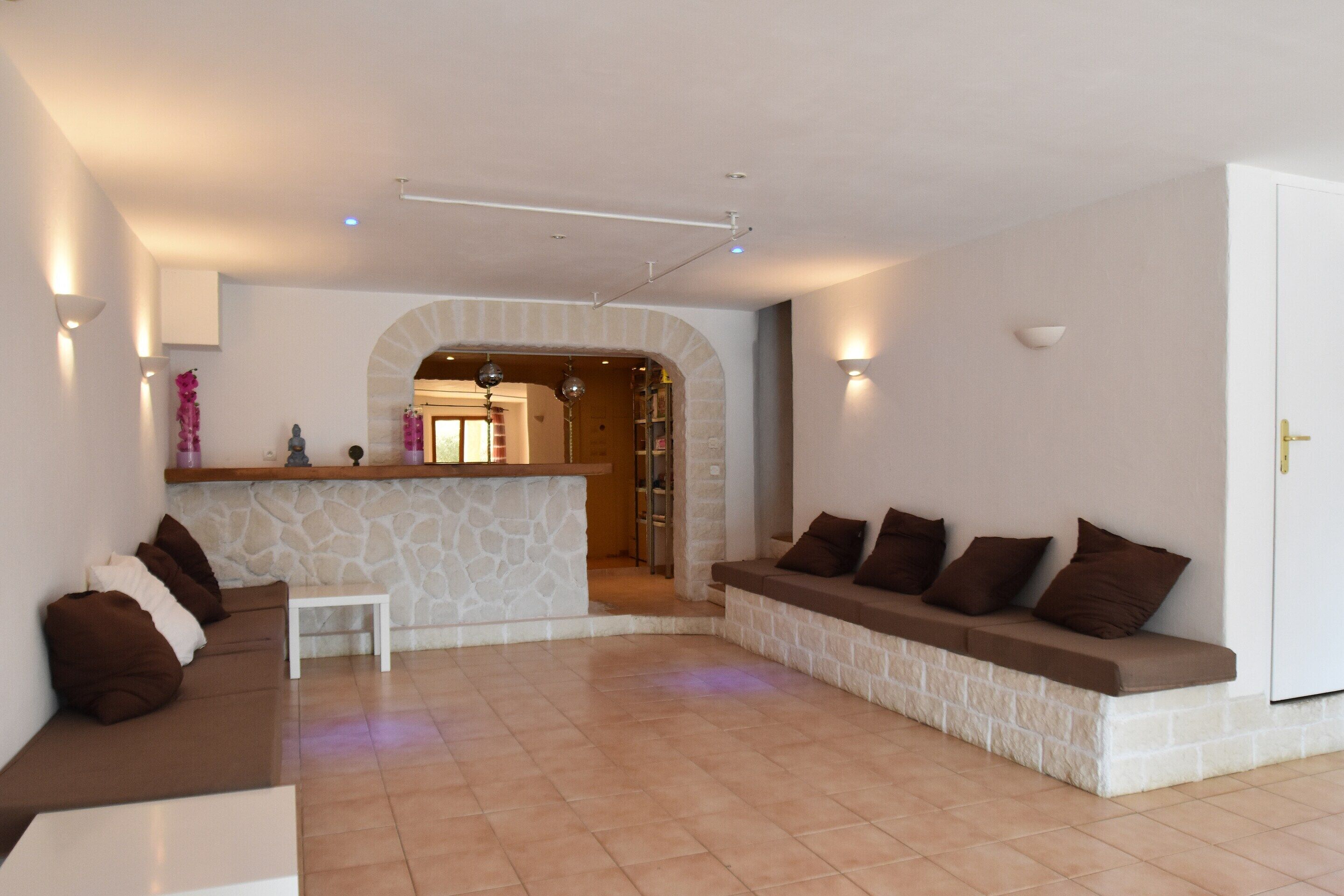 Vila | 4 quartos, individualmente mobiliados