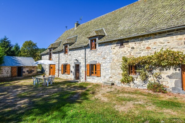 Peaceful Mountain Retreat - Cantal