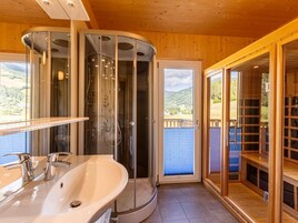 Chalé | Casa de banho | Uma banheira, um secador de cabelo 