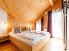 Chalé | 4 quartos, individualmente mobiliados, roupa de cama