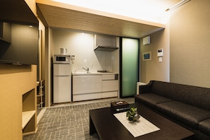 Quarto standard, para não fumantes (B) | Escrivaninha, Wi-Fi de cortesia, roupa de cama