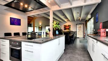 Vila | Cozinha privada | Geladeira, micro-ondas, lava-louças, cadeirão de bebê