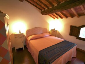Casa de Campo | 2 quartos, com mobília individualizada, roupa de cama fornecida