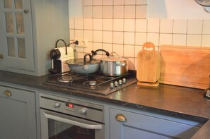 Casa | Cozinha privada | Uma cadeira de bebé 