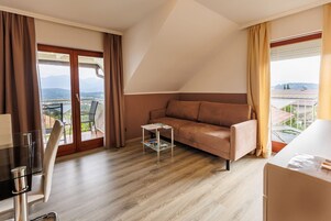 Apartment | Roupa de alta qualidade, com decoração personalizada, secretária