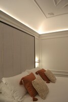 Apartamento Design, 1 quarto | Lençóis italianos Frette, roupa de alta qualidade, edredões de penas