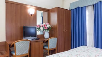 Quarto casal | Frigobar, cofres nos quartos, escrivaninha, quartos à prova de som