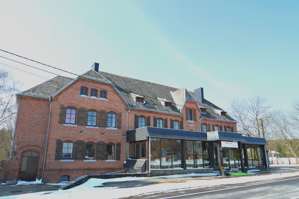 Former Hotel With Swimming Pool, Hot Tub, Sauna For Family Groups - Malmedy