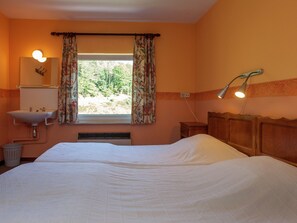 Casa | 8 quartos, individualmente mobiliados, roupa de cama