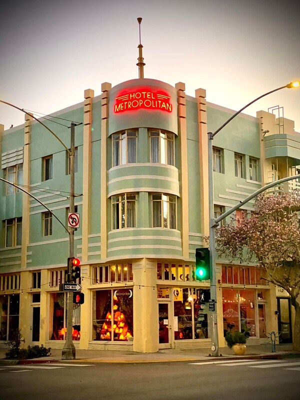 Hotel Metropolitan - Gardena, CA