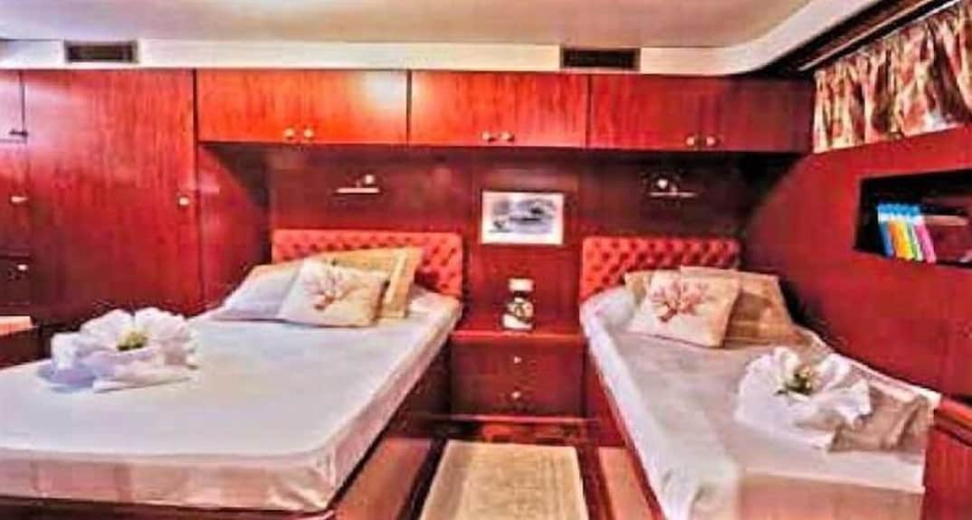 Beautiful Boat Moored At Mergellina Harbor - Nápoles