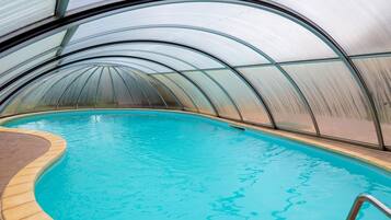 Casa | Piscina | Piscina interna, piscina externa