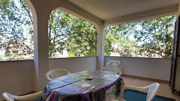 Spacious Apartment With Terrace & Garden Grill - Croatia