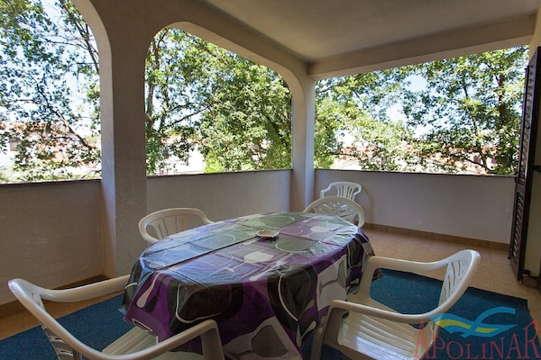 Spacious Apartment With Terrace & Garden Grill - Croatia