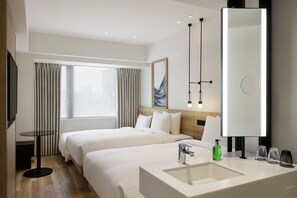 Roupa hipoalergénica, cofre no quarto, secretária 