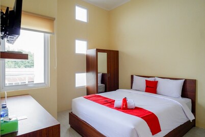 RedDoorz near Graha Saba Buana Solo