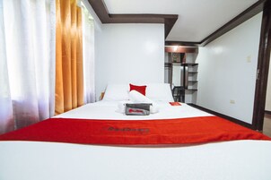 Quarto Duplo (Reddoorz) | Secretária, Wi-fi grátis